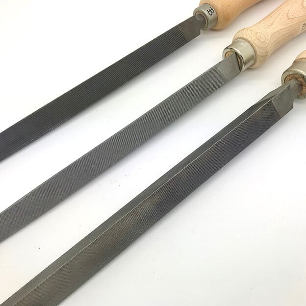 Driekante metaalvijl ⋆ de Hazelaar