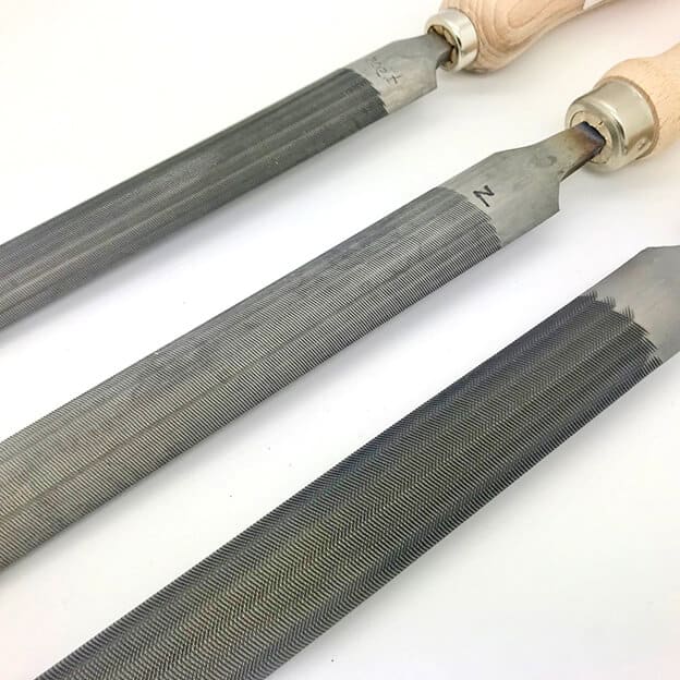 Halfronde metaalvijl ⋆ de Hazelaar